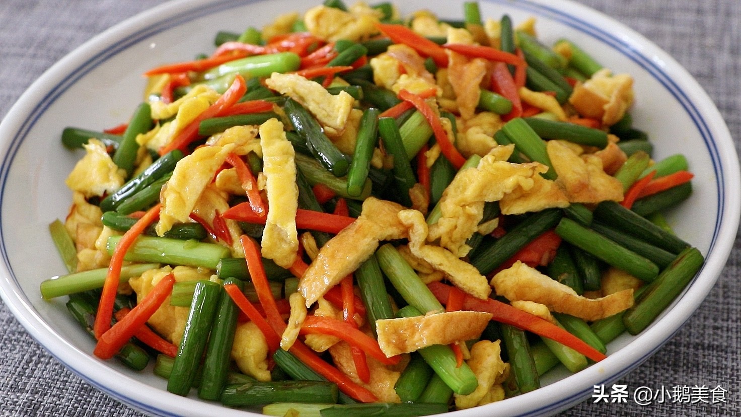 When frying the garlic moss, it is best not to cut it directly and fry ...