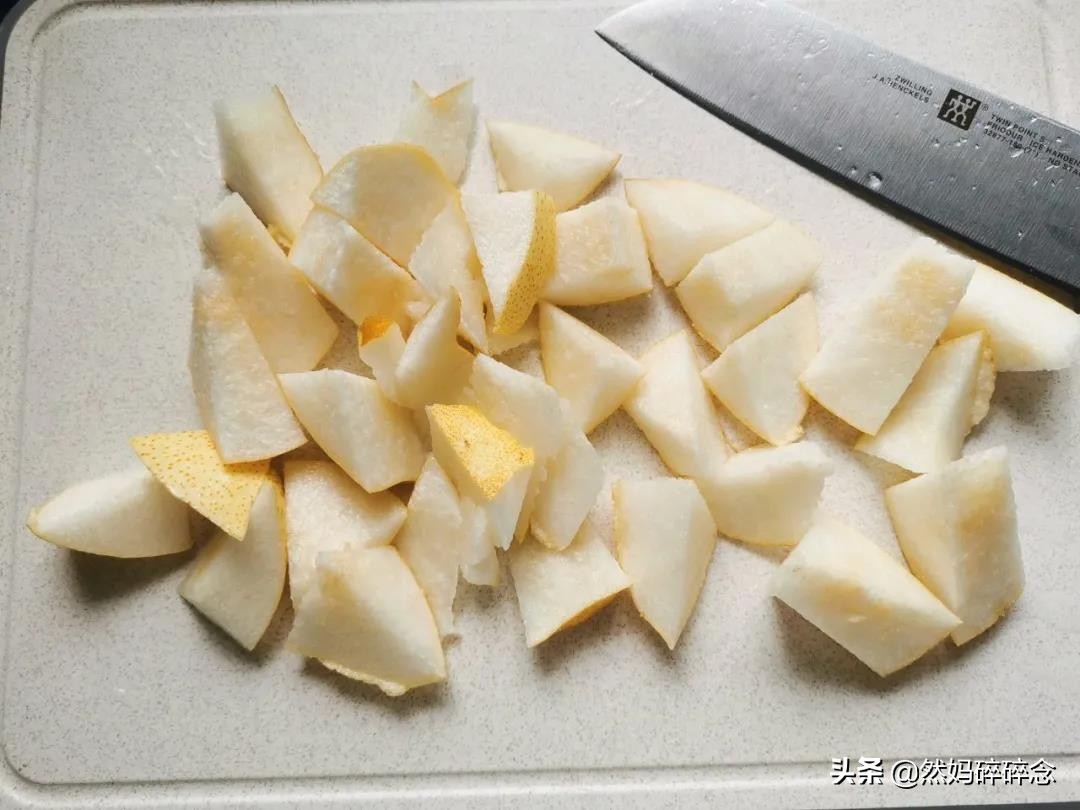 Homemade autumn pear paste, a cup of sweet water every day, so that the ...