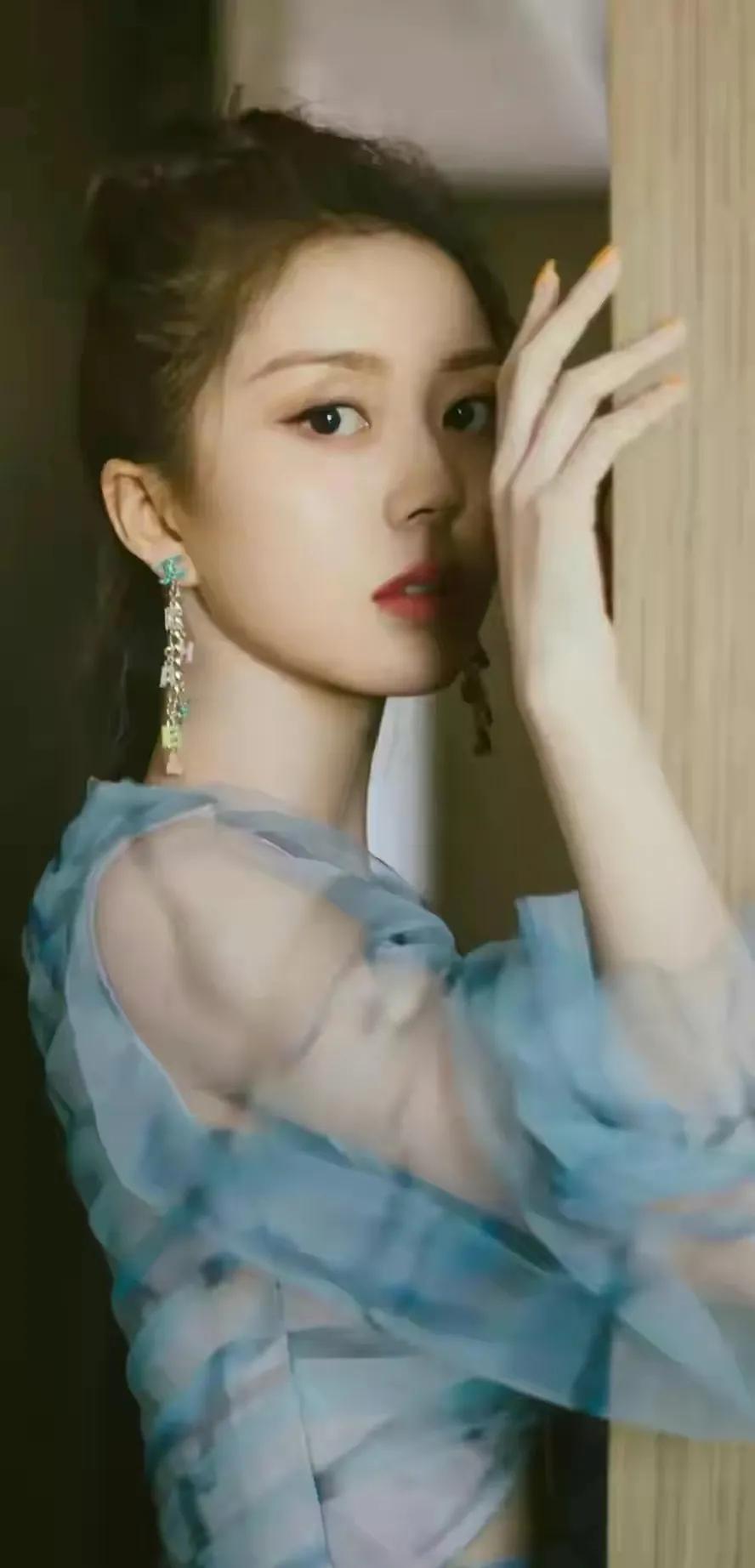 Shanghai actress-Tang Min - iNEWS