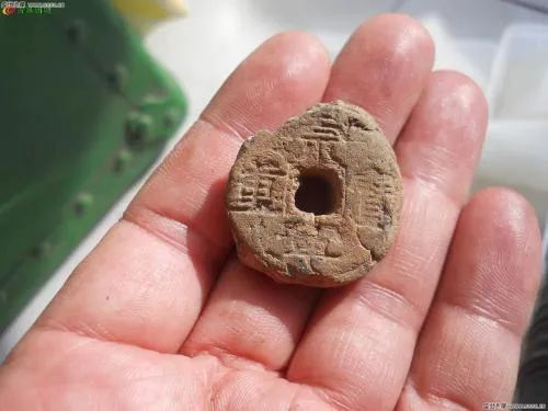 The origin of "mud money" - iNEWS