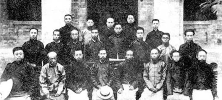 He Zhen, a talented woman in the Republic of China (): Turning her head ...