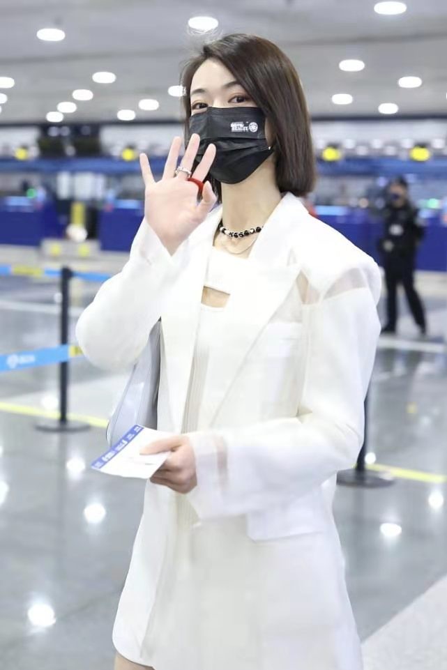 This short hair is too suitable for Wu Jinyan, not only to a new height ...