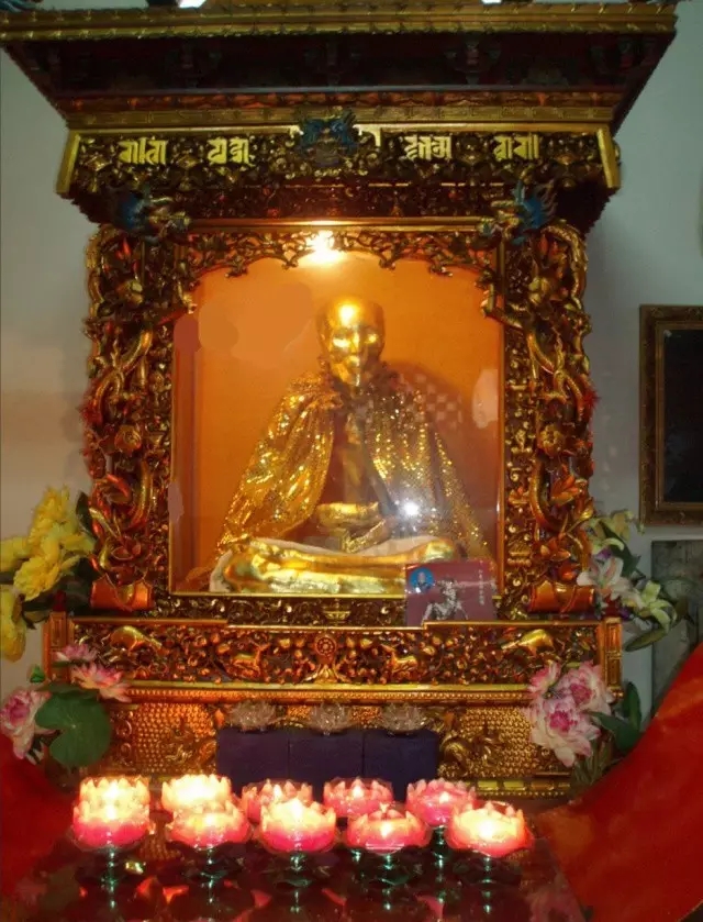 The rainbow of Buddhist monks, the relics and the flesh after passing ...