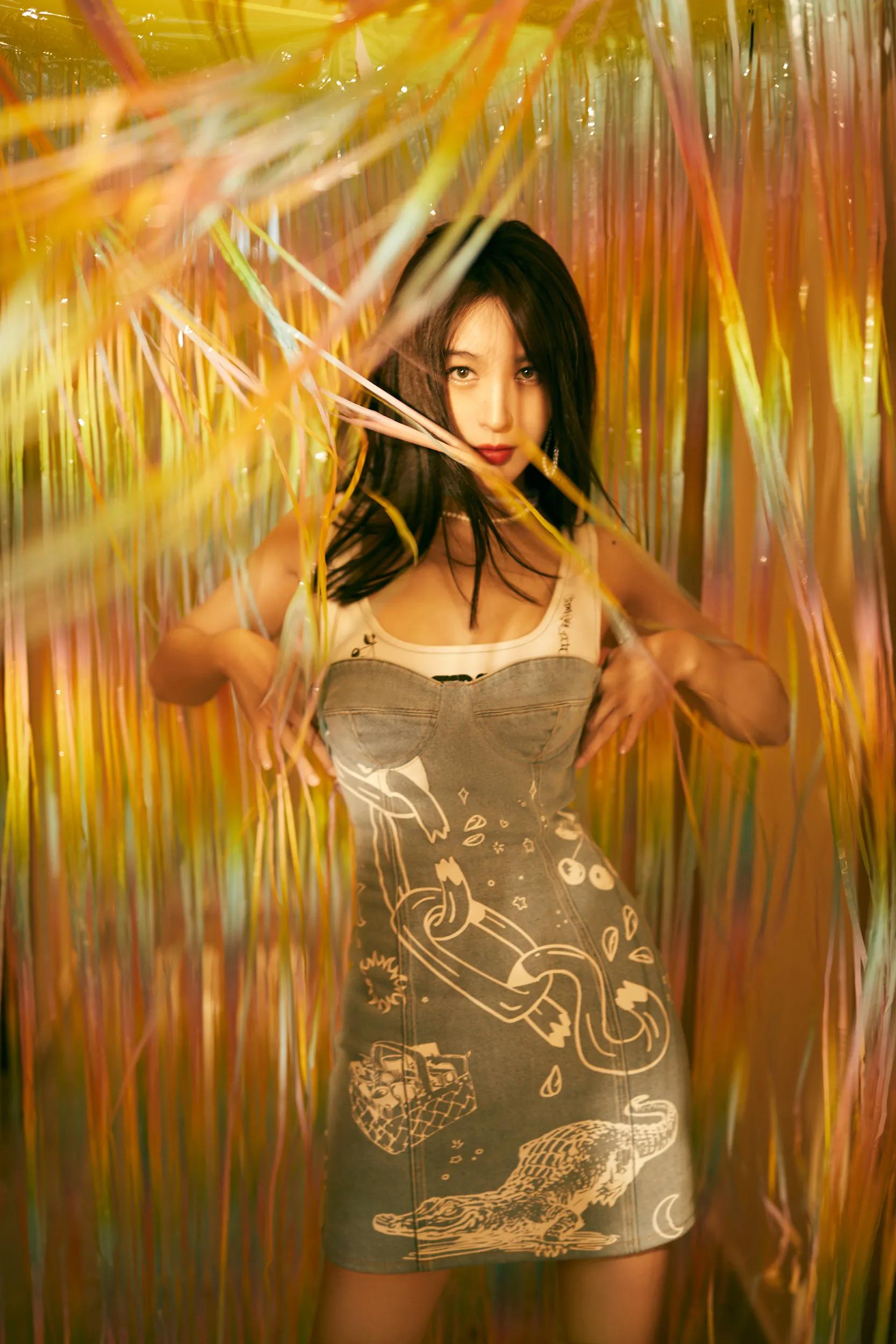 Li Fei'er wears a denim dress with pearl jewelry, shining brilliantly ...