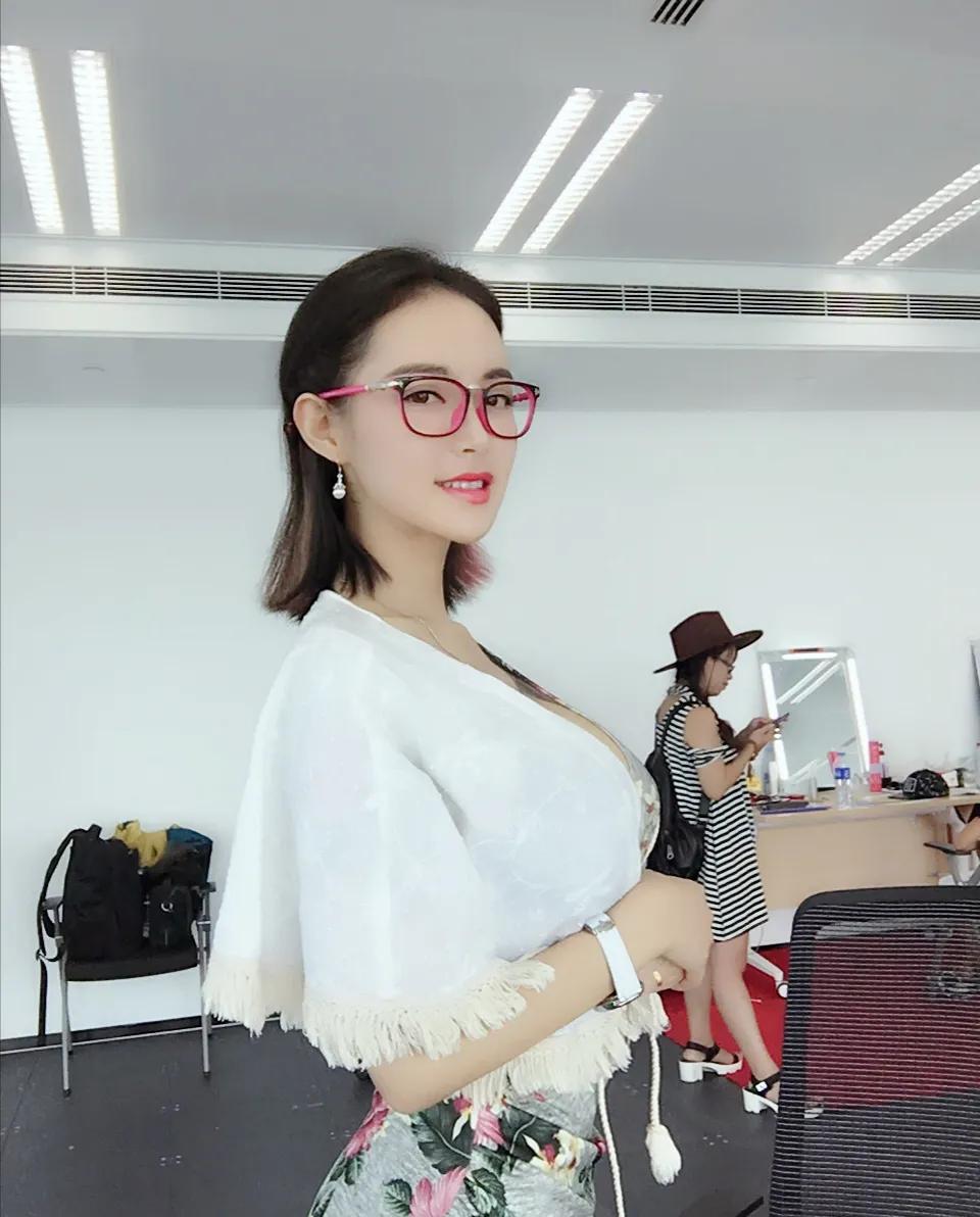 Shaanxi beautiful actress Pan Chunchun - iNEWS