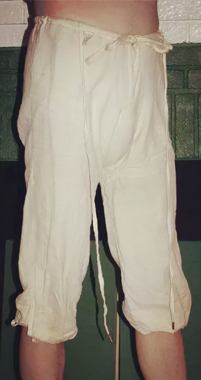 Use leaves to hide your shame?Men's underwear development history - iNEWS