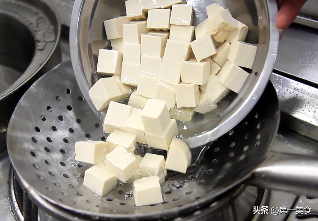 The traditional old dish "drag tofu", unique cooking skills, the tofu ...