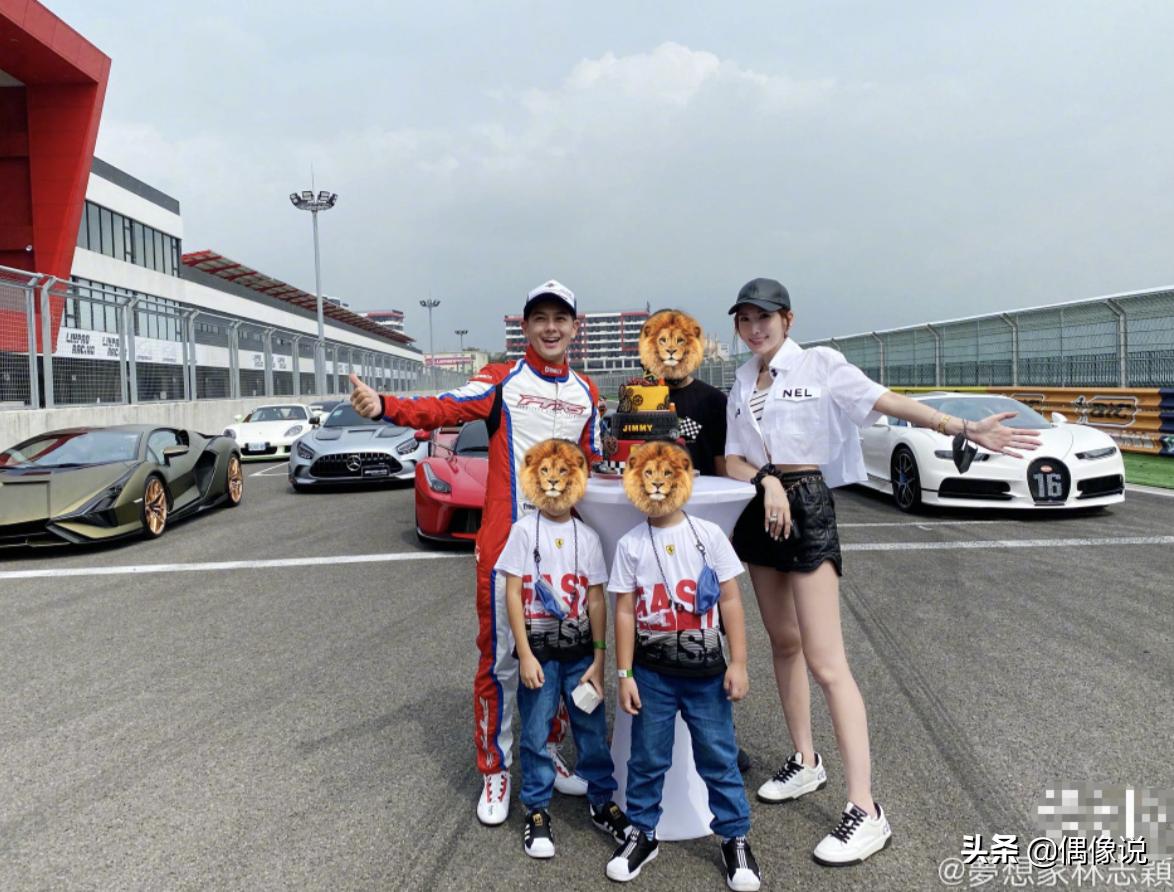 Lin Zhiying's 47th birthday, a family of five took a group photo at the ...