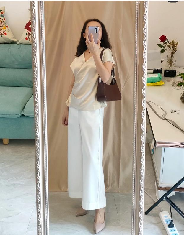 Elderly women, don't dress too dull, choose light-colored clothes for ...