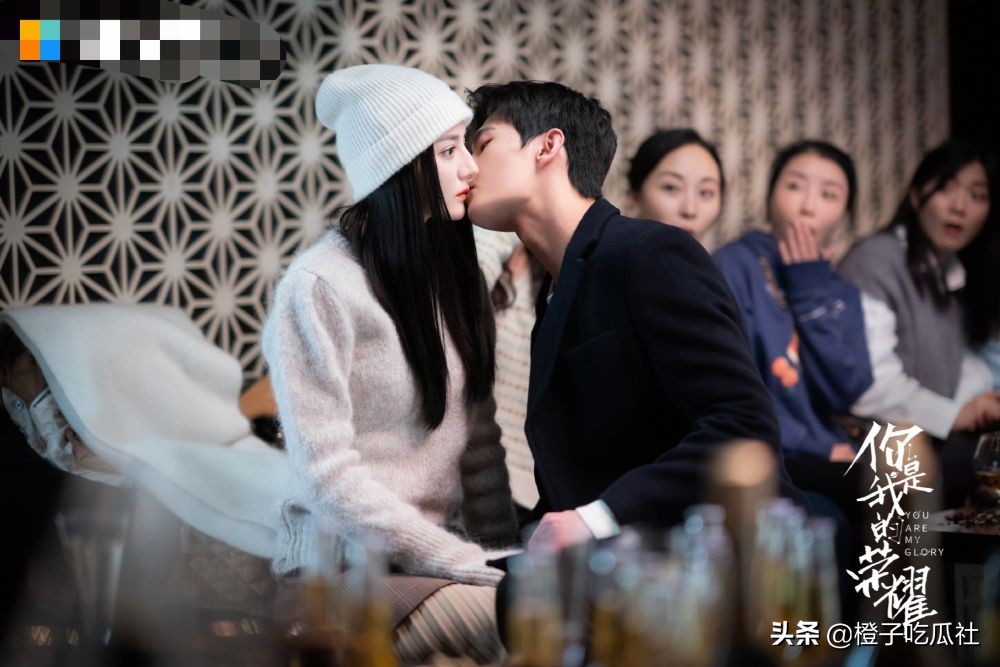 Reba's "Glory" kiss scene was tragically trampled, to deal with the ...