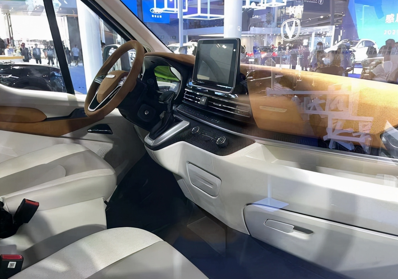 The vehicle design is more homely, SAIC MAXUS Life Home V90 Villa ...