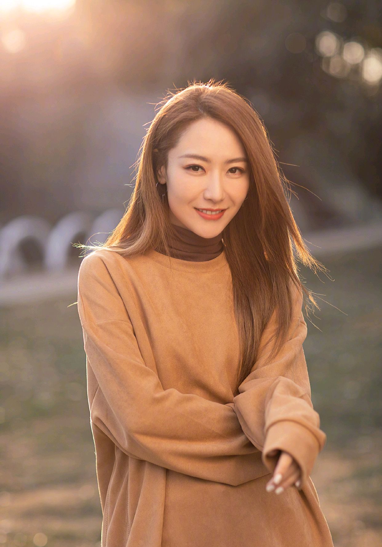 Bai Bing is very powerful in wearing, putting the sweater out of the ...