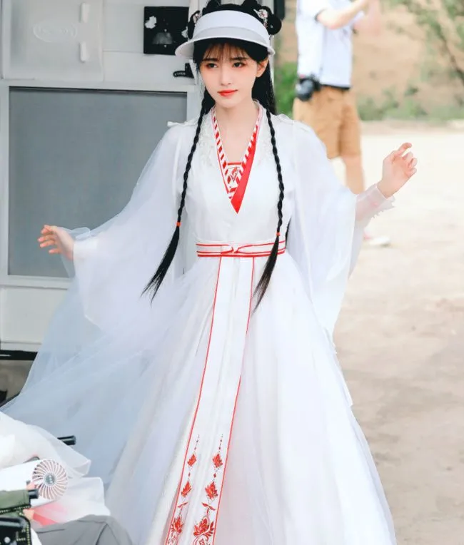 Ju Jingyi's new play "Hua Rong" starts, and it's time to test "Ju Xue ...