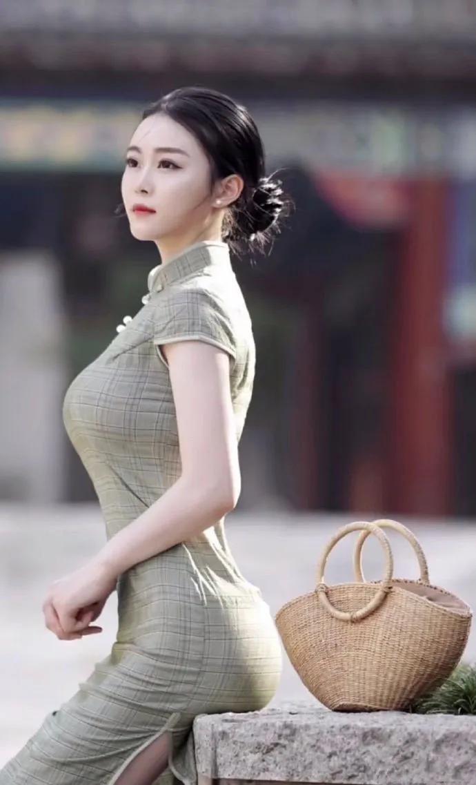 Plain cheongsam, how beautiful is it? - iNEWS