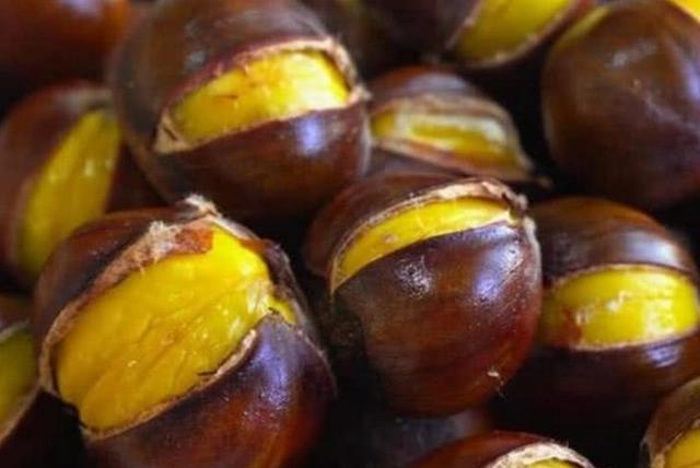 Preserving chestnuts, some people will freeze them directly, and some ...