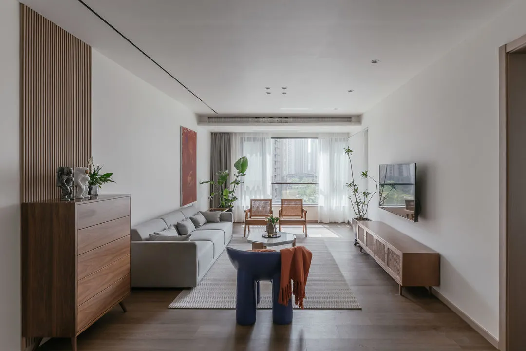 Her house is 146 square meters, the decoration is not luxurious, but it ...