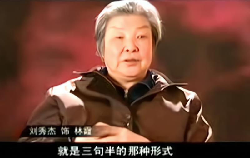 She is Lin Xia, the female actress of "Tunnel War". She is composed and ...