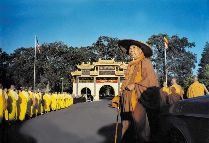 The legendary life of Master Xuanhua - iNEWS