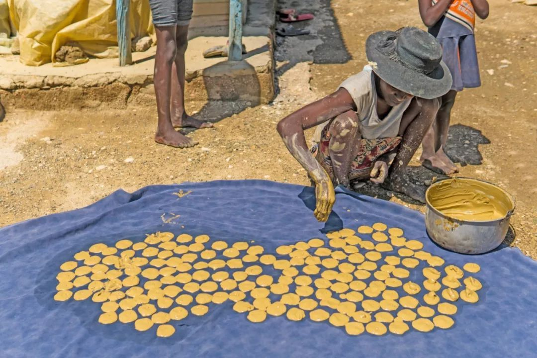 Can "eat dirt" really be hungry?Countries that live by eating mud also ...