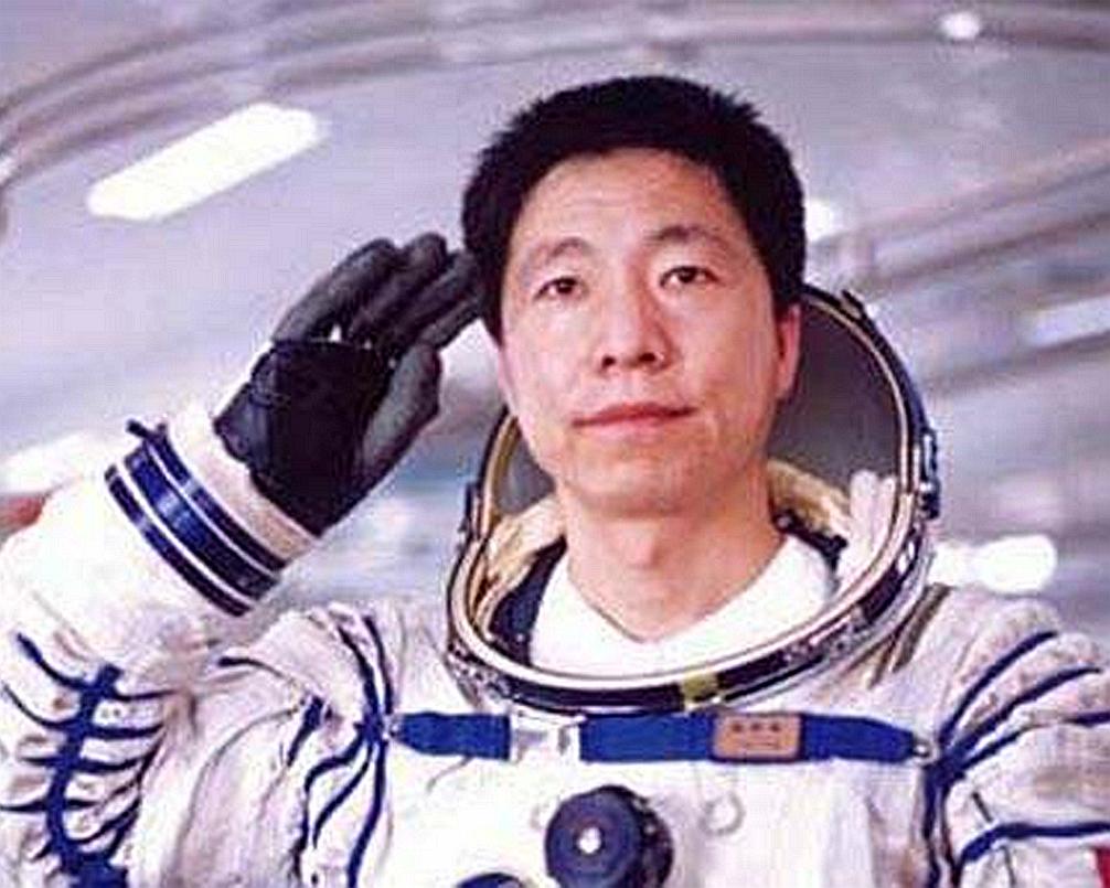 Why did Yang Liwei bring a pistol into space?It's not to guard against ...