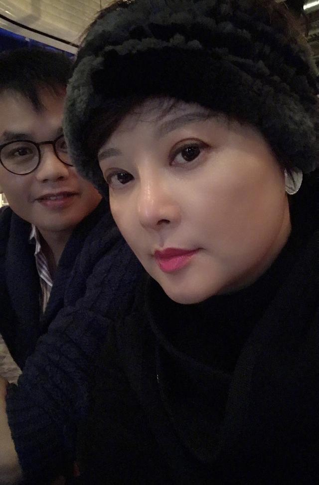 48-year-old Yuan Li appeared in the hospital, netizens teased about ...