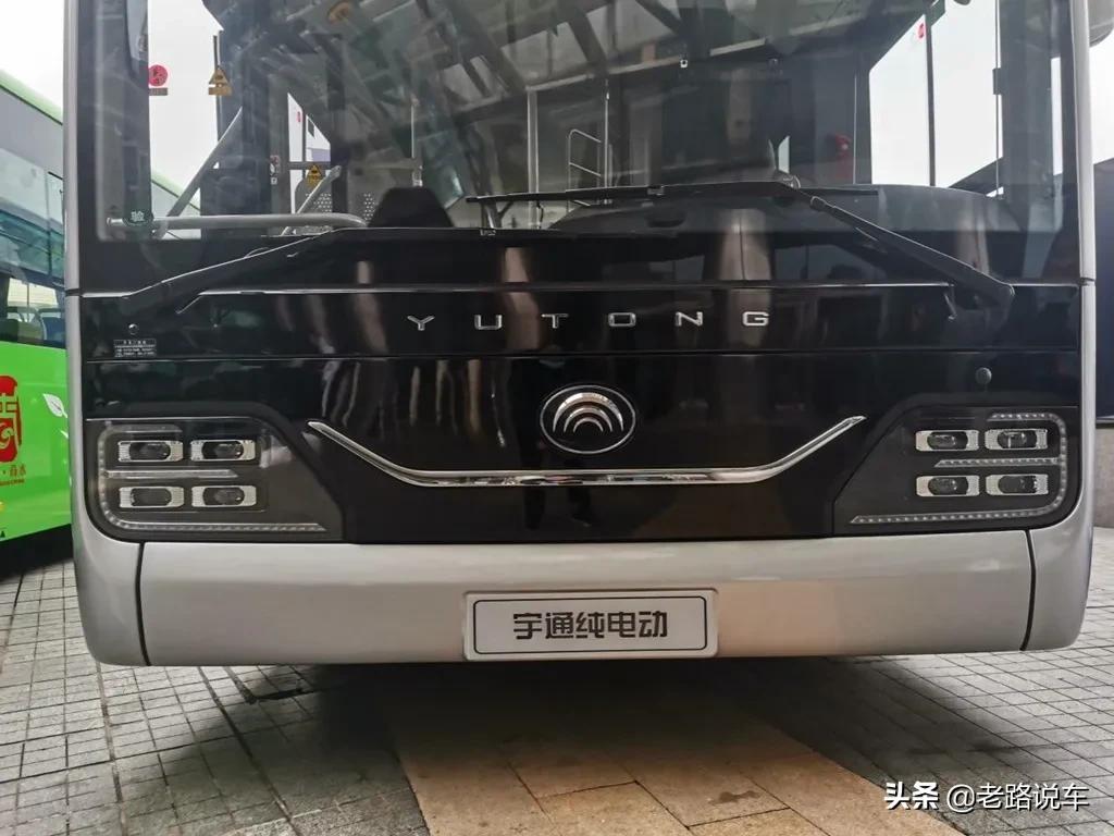 Yutong Black King Kong shuttles on the streets of the city-Yuwei U10 ...