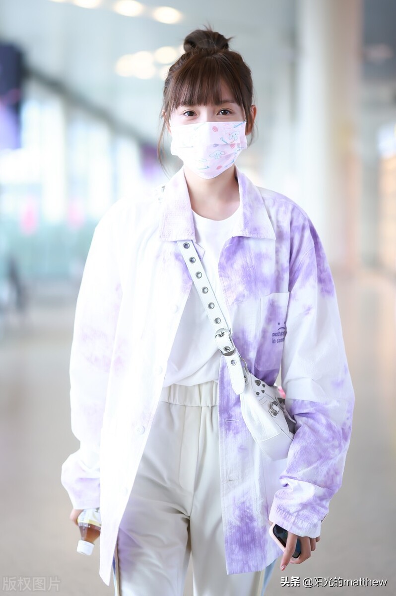 Lin Xiaozhai appeared at the airport, dressed up and casually tied the ...