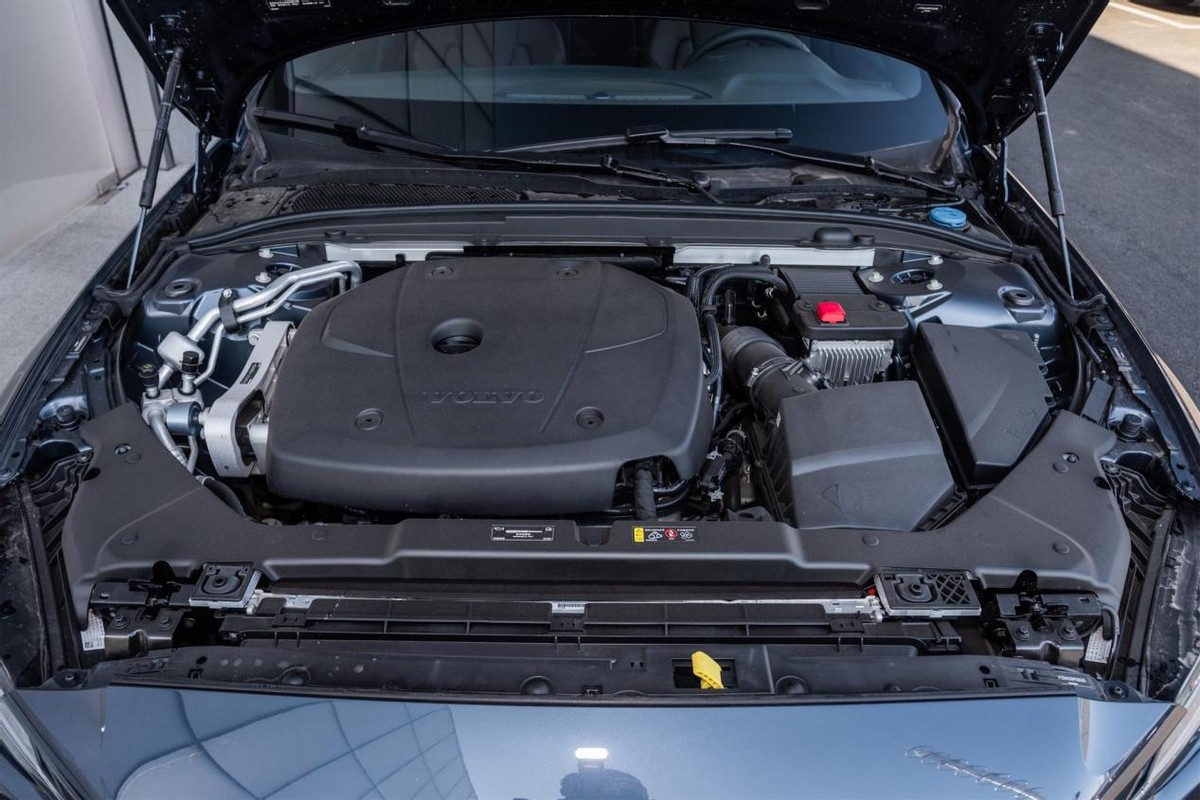 The all-new Volvo S60 has a high and youthful appearance. Although it is a good car, its sales ...