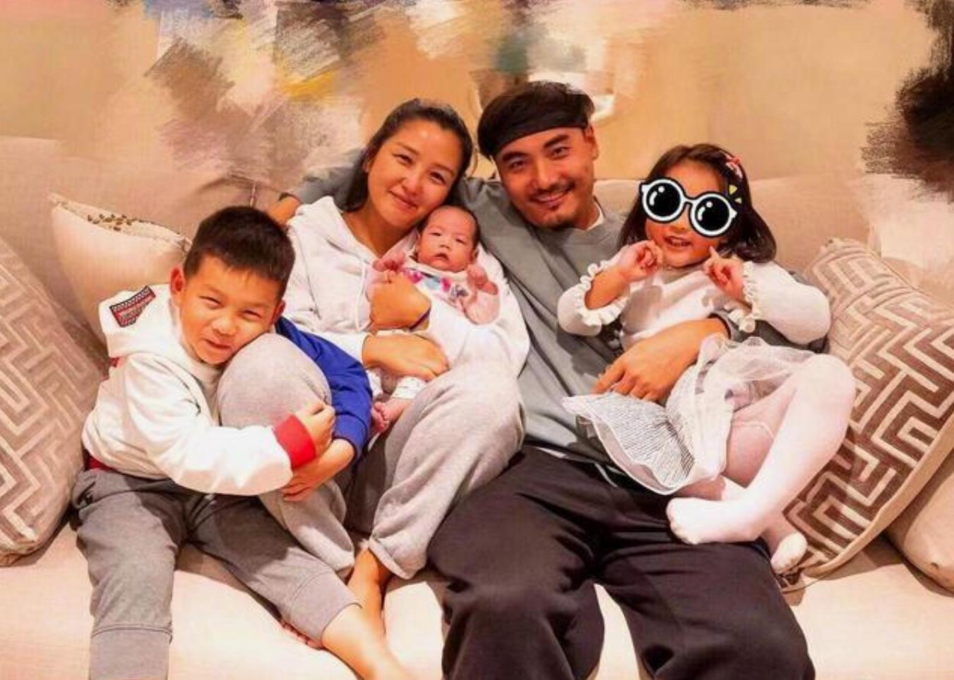 He Jie appeared in the commercial performance, but was slightly ...