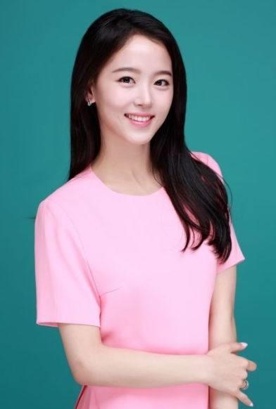 Like a flower like a jade, Jiang Hanna is fresh and beautiful - iNEWS