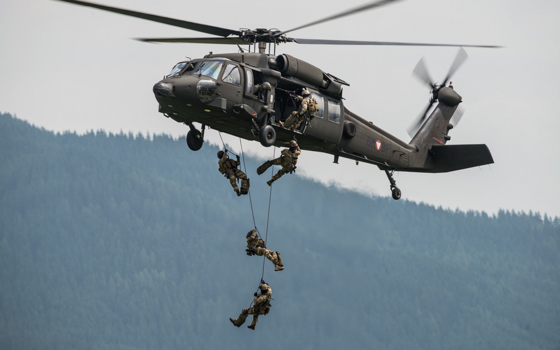 The world's active medium-sized transport helicopters - iNEWS