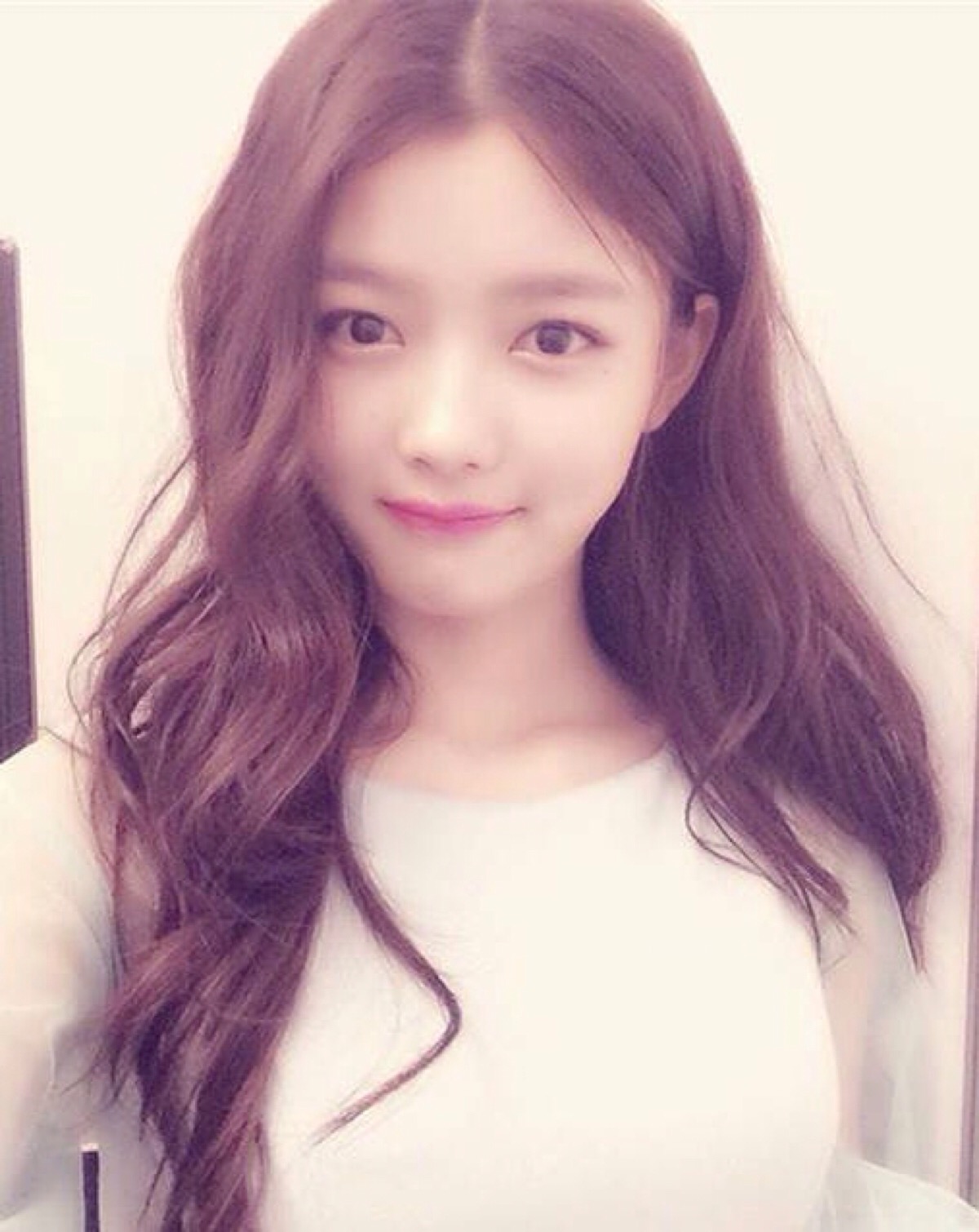 Jian Yan: The little fairy with high beauty and full of charm ...