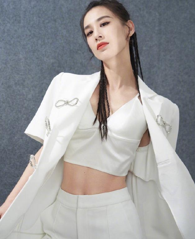 Huang Shengyi sunshine fitness show, a word horse, 38 years old body ...