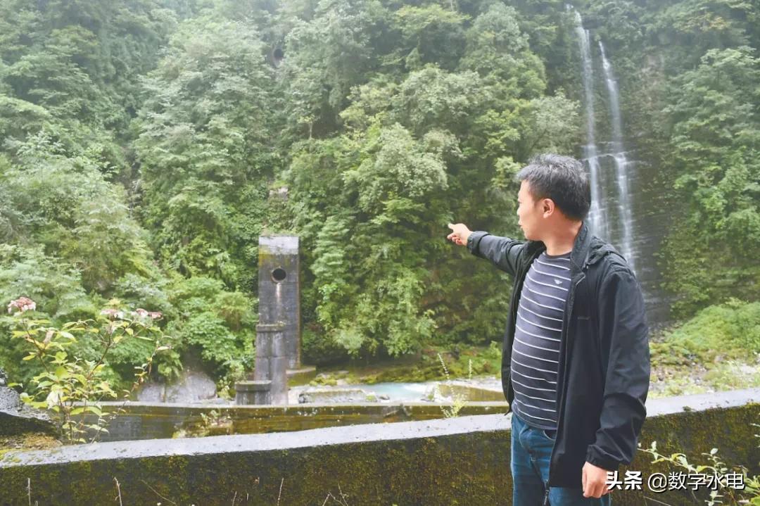 After the power station exits the protected area, there are giant ...