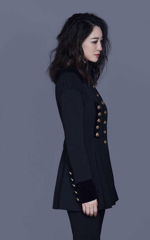 Li Xiaoran's temperament is too outstanding! Wearing military uniforms ...