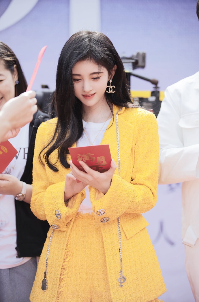 Entertainment Comments: Yang Zi, Wan Qian, Zhou Shen, Ju Jingyi, Song ...