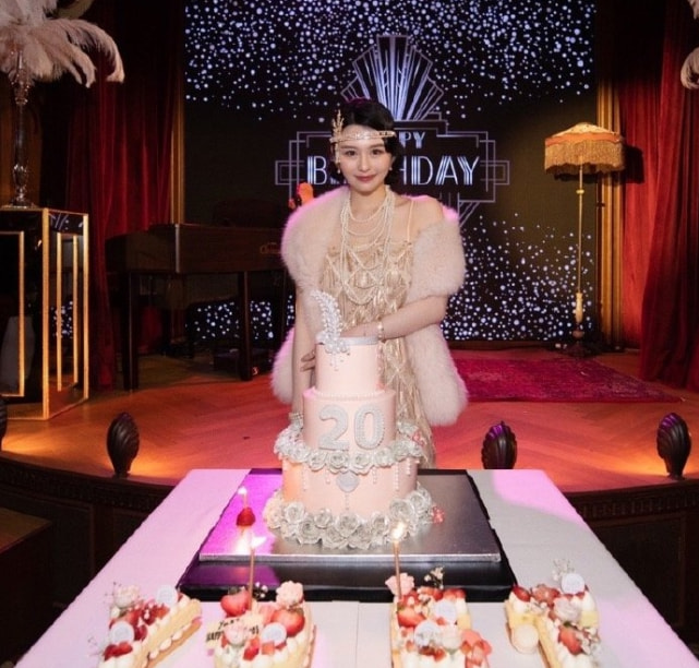 Qiu Shuzhen's eldest daughter participated in the event, wearing a ...