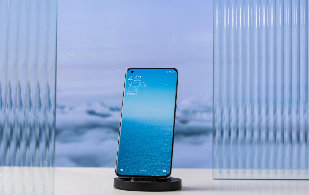 Inventory of the three most popular high-end mobile phones among ...