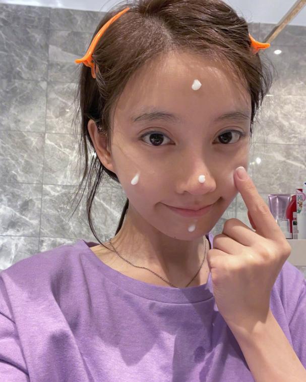 Feng Timo has an enviable face without makeup, and her skin is smooth ...