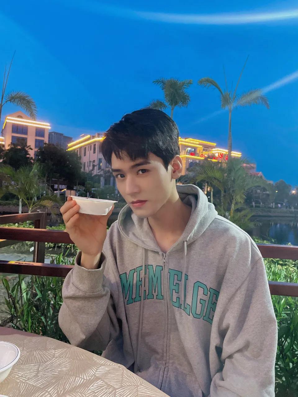 Xiao Zhan Yang Mi Yang Yang Gong Jun Jay Chou Ren Jialun Li Qin Zhang ...