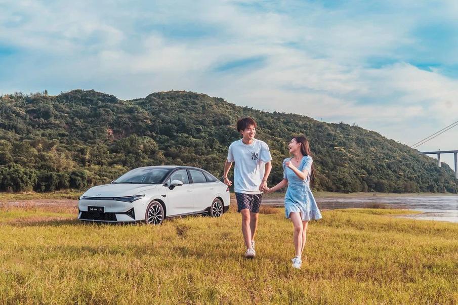 Recording my camping trip with my girlfriend: a day with Xiaopeng P5 is enough - iNEWS