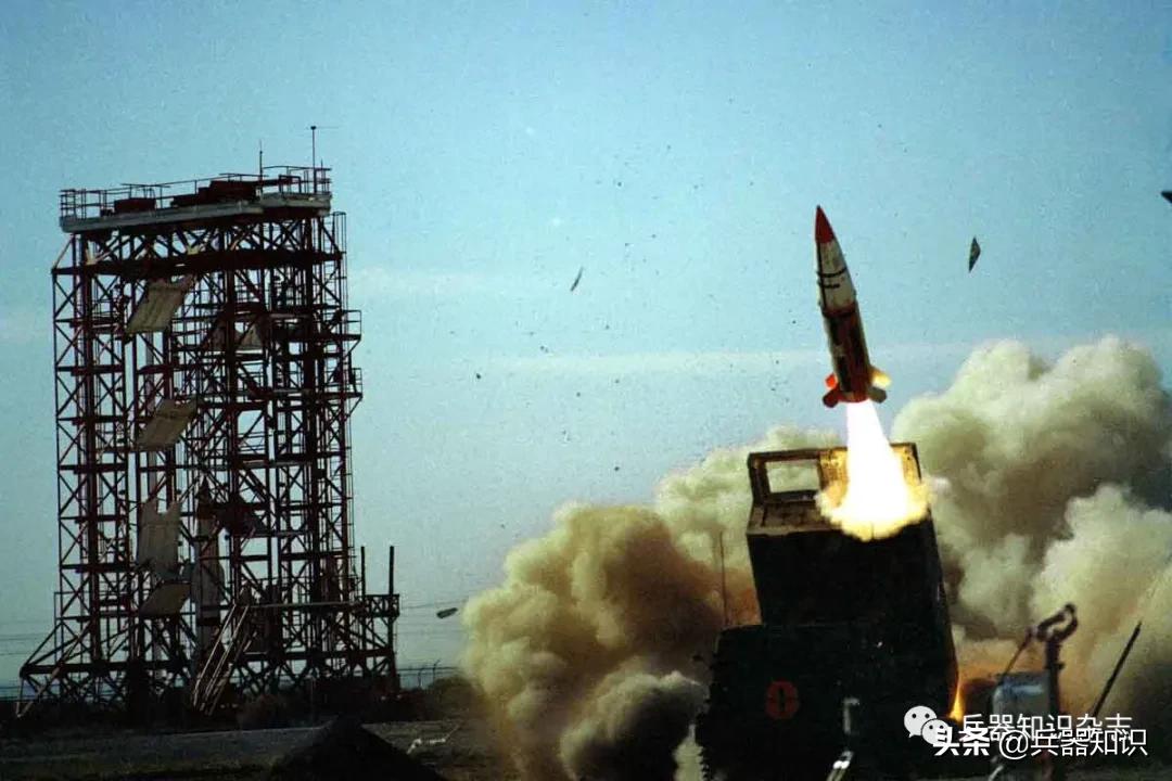 American MLRS multiple rocket launchers and ATACMS missiles - iNEWS