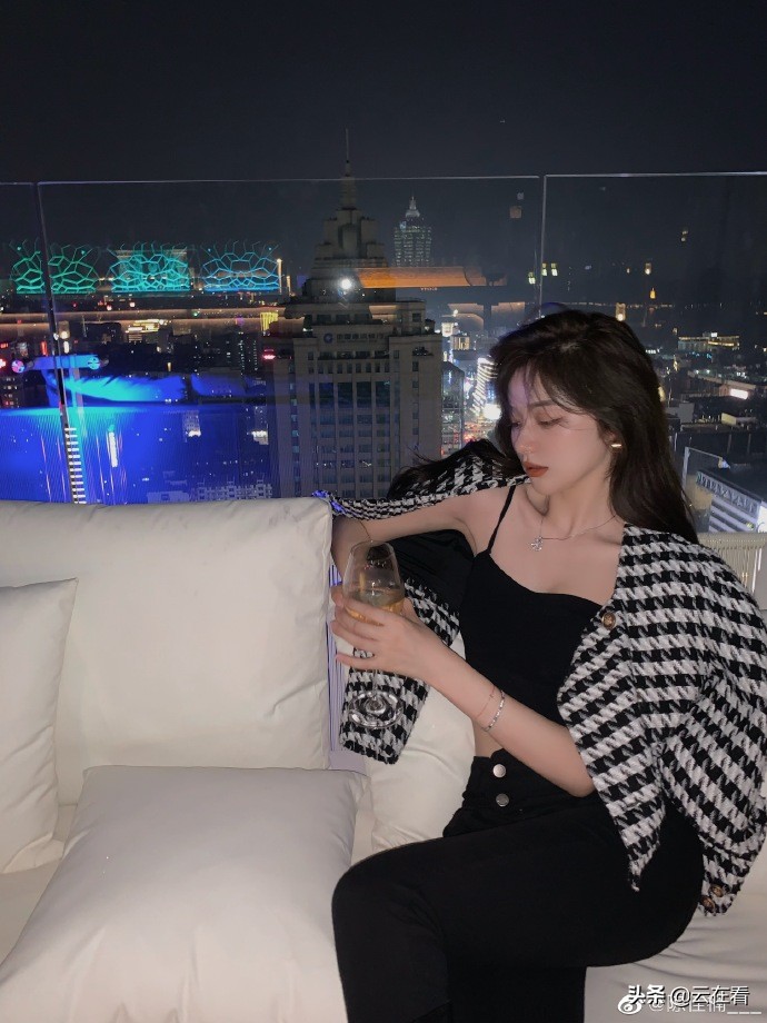 Internet celebrity beauty Chen Jianan has a charming and charming face - iNEWS