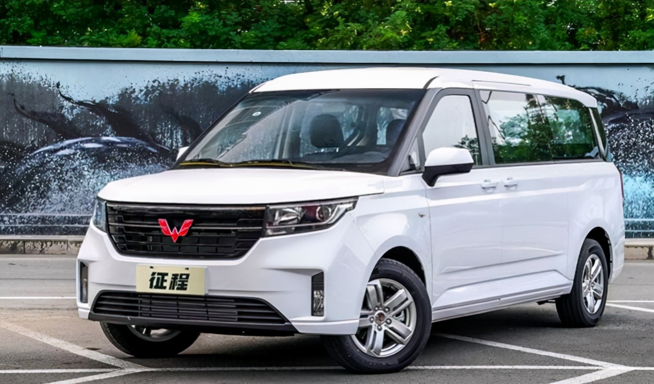 Both provide 9 seats, one with T and one self-priming, Wuling ...