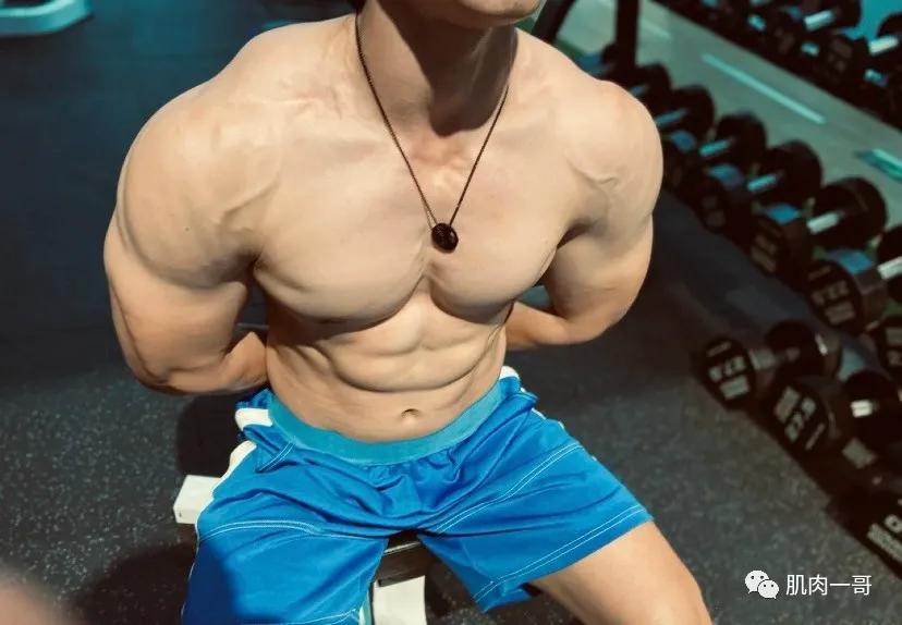 The 30-year-old big breasted fitness trainer took selfies and went ...