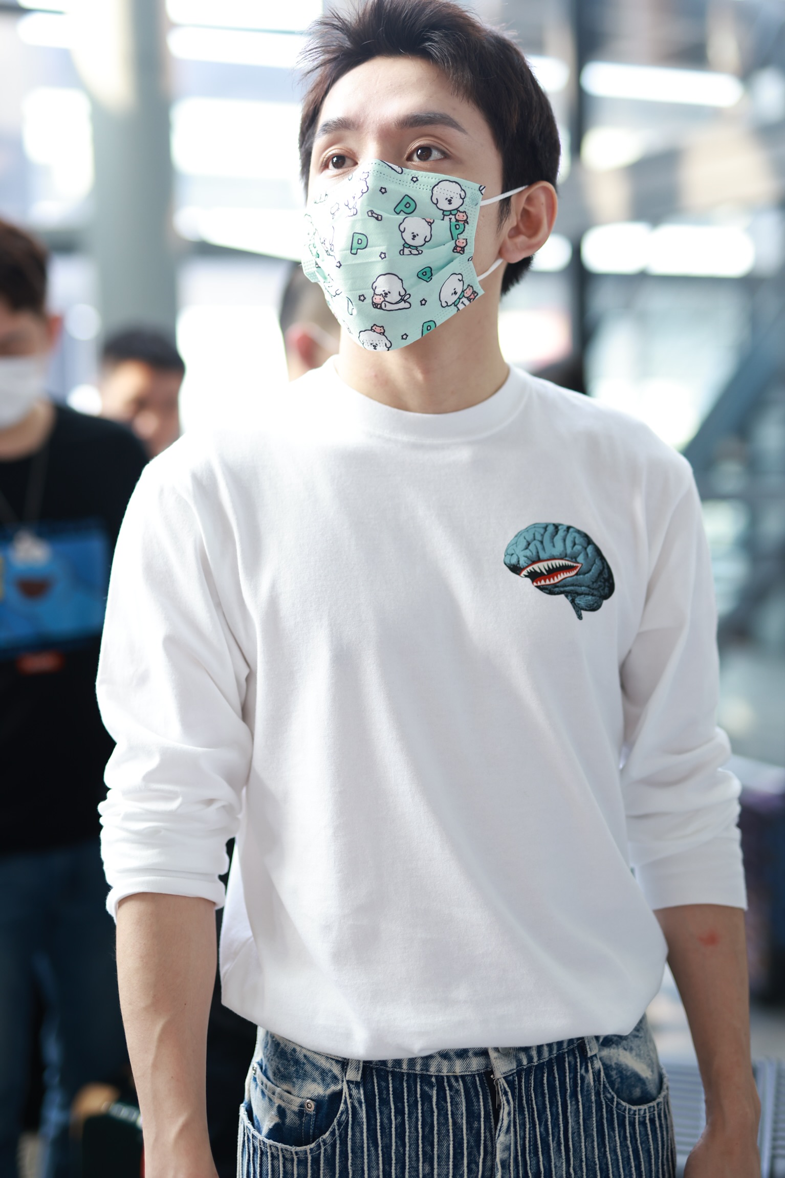 Li Jiaqi white T collocation vertical striped pants capable - iNEWS