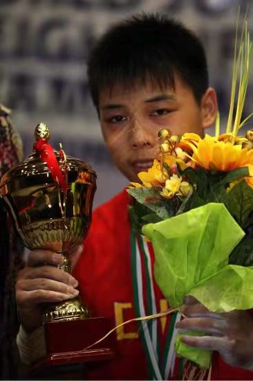 Chen Lijun weighed 12 kilograms and turned around to win gold, but his ...