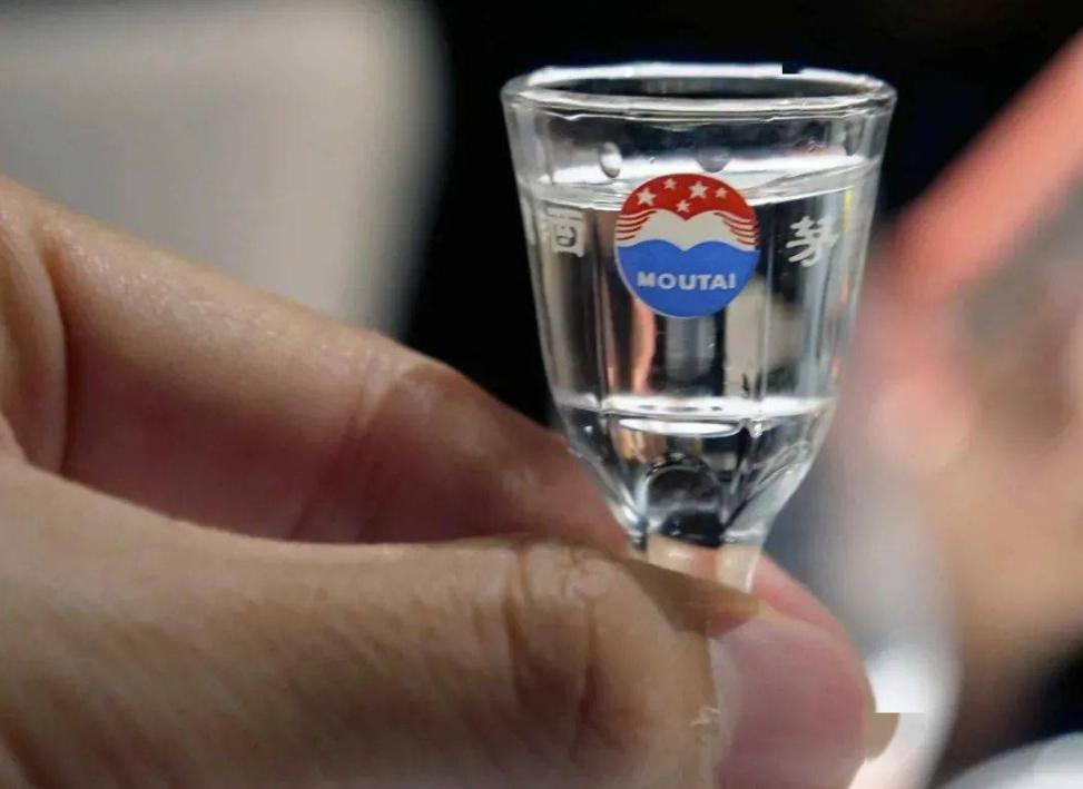You only use the two small cups that Moutai comes with for drinking ...