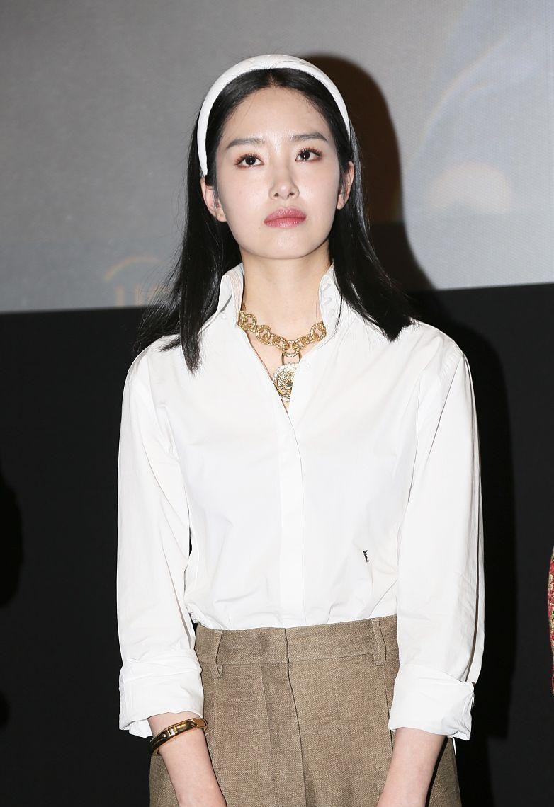 Yang Caiyu is really married to love. After marrying her husband who is ...