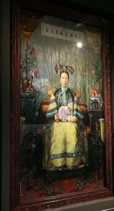 Cixi's "real photos" have been collected by the American Museum, and ...